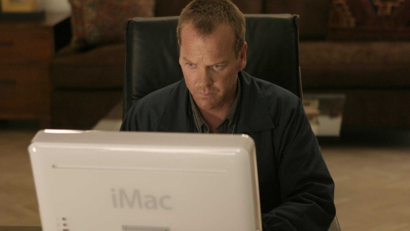 Jack Bauer with sunglasses in 24 Season 5 Episode 2 - 24 Spoilers