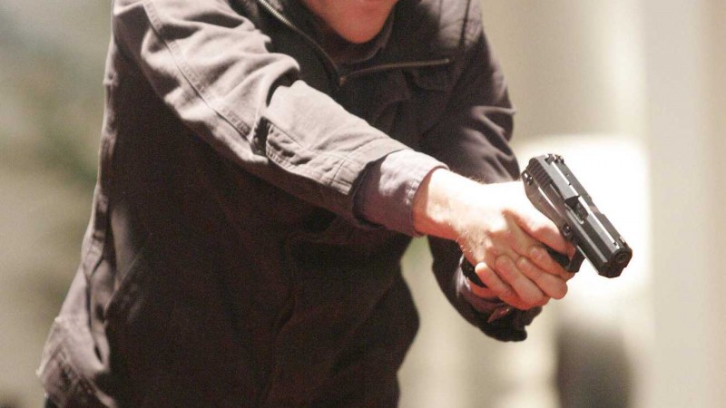 Curtis Manning tracks a lead in 24 Season 5 Episode 7 - 24 Spoilers