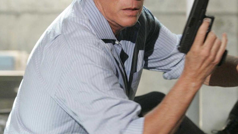 Christopher Henderson escapes custody in 24 Season 5 Episode 13 - 24 ...