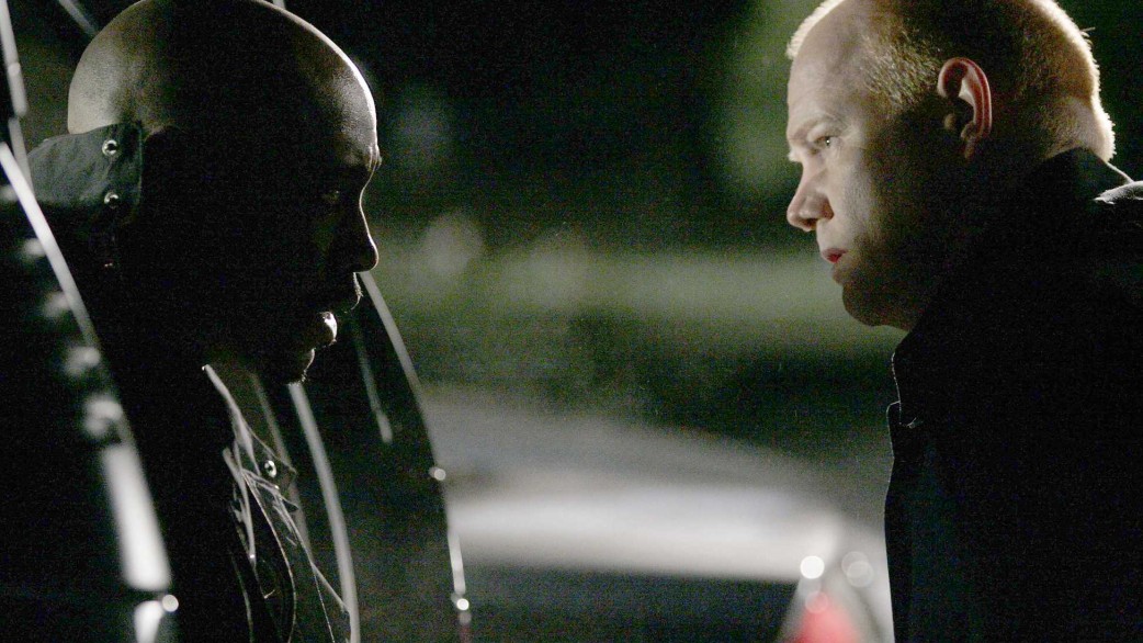 Agent Pierce helps Wayne Palmer in 24 Season 5 Episode 16 - 24 Spoilers