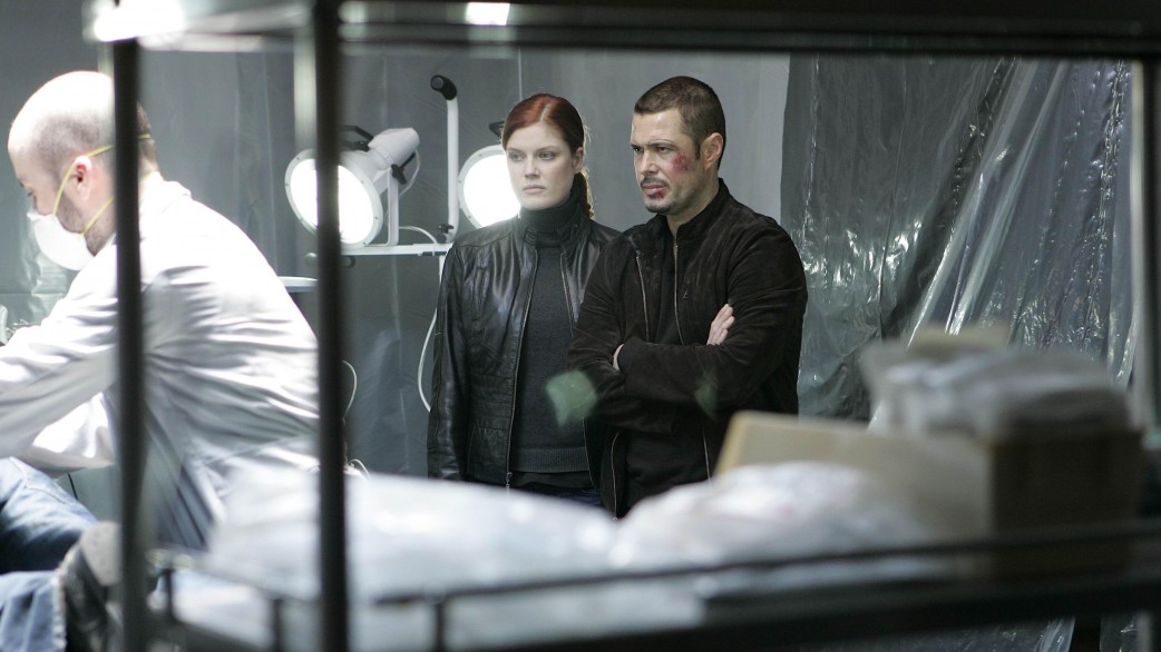 Jack Bauer with gun 24 Season 7 Episode 24 - 24 Spoilers