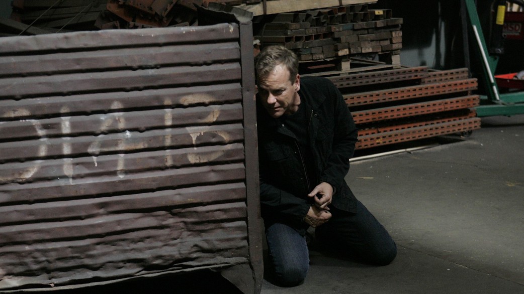 Jack Bauer with gun 24 Season 7 Episode 24 - 24 Spoilers