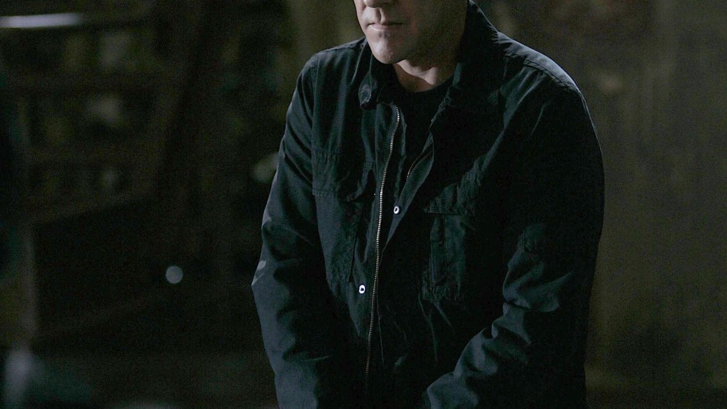 Jack Bauer with gun 24 Season 7 Episode 24 - 24 Spoilers